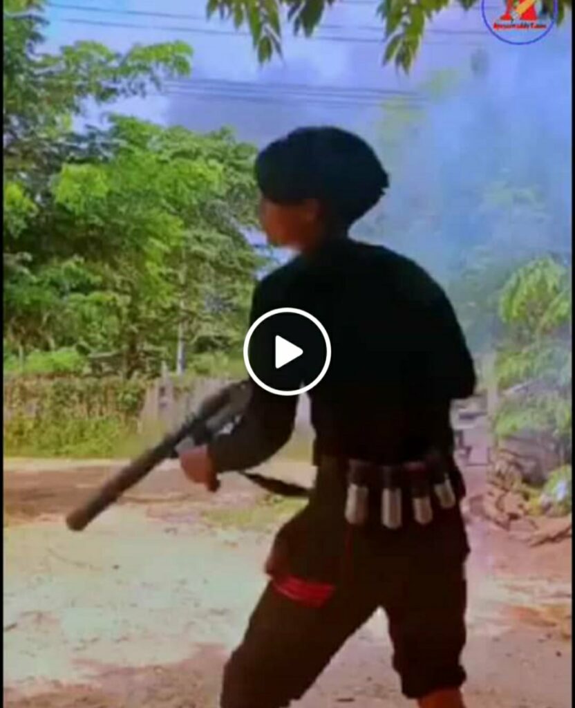 ကပိုင်ရွာနှင့်ပေါင်းဝရွာကို မီးရှို့ဖျက်ဆီးနေသည့် စစ်ကောင်စီတပ်ဖွဲ့ဝင်များ ၄၀ မမ ဗုံးသီးများနှင့