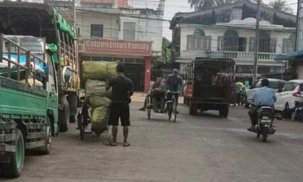 ပုသိမ်မြို့မှာ စစ်ကောင်စီက ကမ်းနားလမ်းကို ဆိုက်ကားများဖြတ်သန်းခွင့်မပ